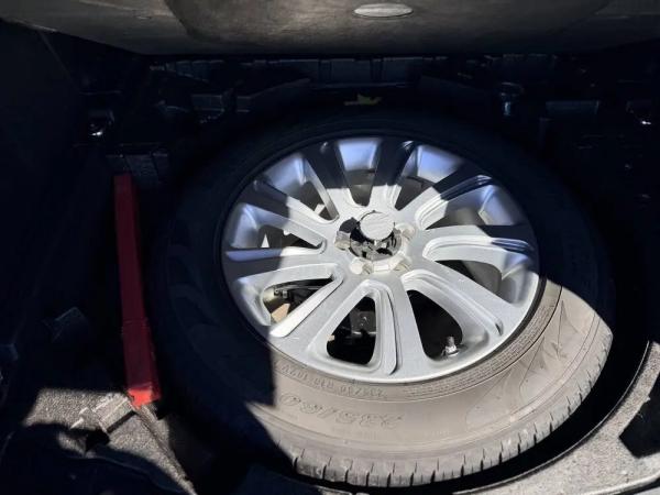 Серый Ленд Ровер Discovery Sport 2015 в Рига, объемом двигателя 2.20 л и пробегом 189 тыс. км за 13995 €, фото 6 на AUTOMOTO.COM.LV