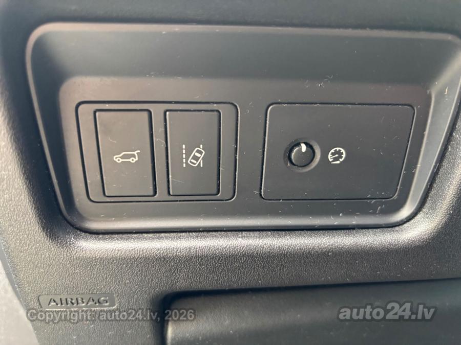 Grey Land Rover Discovery Sport 2015 in Paide, with an engine capacity of 2.20 L and mileage of 283 thousand km for 8490 €, photo 22 on AUTOMOTO.COM.LV