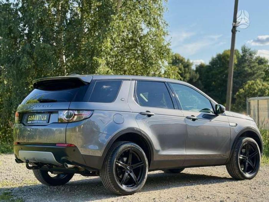Pelēks Land Rover Discovery Sport 2015 Šauļi, ar dzinēja tilpumu 2.18 L un nobraukumu 213 tūkst. km par 14450 €, foto 5 vietnē AUTOMOTO.COM.LV