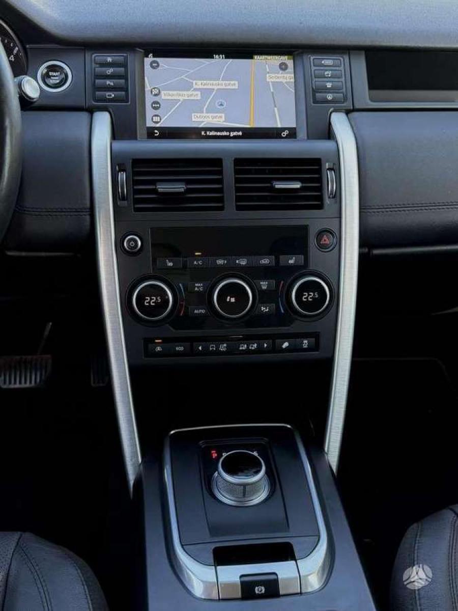 Pelēks Land Rover Discovery Sport 2015 Šauļi, ar dzinēja tilpumu 2.18 L un nobraukumu 213 tūkst. km par 14450 €, foto 82 vietnē AUTOMOTO.COM.LV