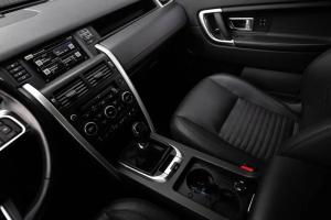 Pelēks Land Rover Discovery Sport 2015 Jelgava, ar dzinēja tilpumu 2.20 L un nobraukumu 157 tūkst. km par 13500 €, foto 15 vietnē AUTOMOTO.COM.LV