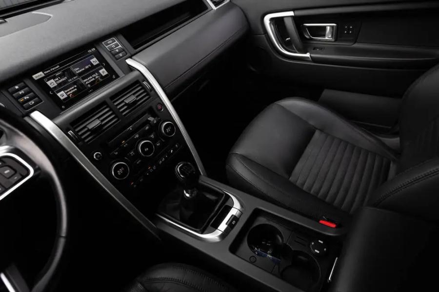 Pelēks Land Rover Discovery Sport 2015 Jelgava, ar dzinēja tilpumu 2.20 L un nobraukumu 157 tūkst. km par 13500 €, foto 15 vietnē AUTOMOTO.COM.LV