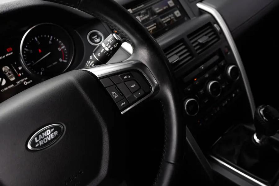 Pelēks Land Rover Discovery Sport 2015 Jelgava, ar dzinēja tilpumu 2.20 L un nobraukumu 157 tūkst. km par 13500 €, foto 16 vietnē AUTOMOTO.COM.LV