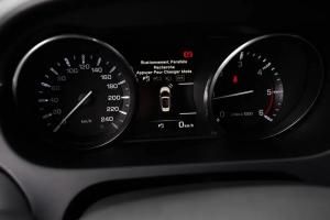 Pelēks Land Rover Discovery Sport 2015 Jelgava, ar dzinēja tilpumu 2.20 L un nobraukumu 157 tūkst. km par 13500 €, foto 24 vietnē AUTOMOTO.COM.LV