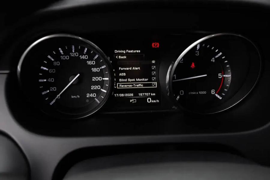 Pelēks Land Rover Discovery Sport 2015 Jelgava, ar dzinēja tilpumu 2.20 L un nobraukumu 157 tūkst. km par 13500 €, foto 25 vietnē AUTOMOTO.COM.LV