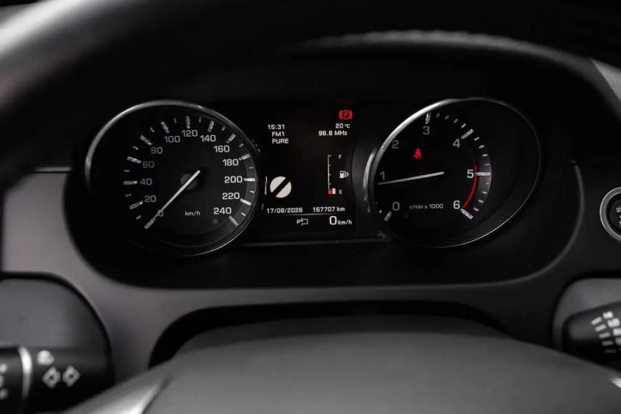 Pelēks Land Rover Discovery Sport 2015 Jelgava, ar dzinēja tilpumu 2.20 L un nobraukumu 157 tūkst. km par 13500 €, foto 26 vietnē AUTOMOTO.COM.LV