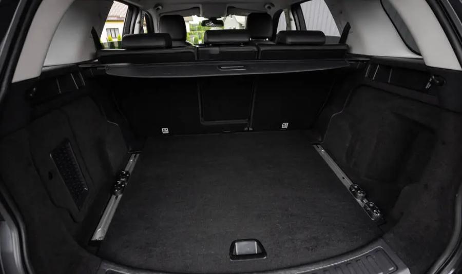 Pelēks Land Rover Discovery Sport 2015 Jelgava, ar dzinēja tilpumu 2.20 L un nobraukumu 157 tūkst. km par 13500 €, foto 27 vietnē AUTOMOTO.COM.LV