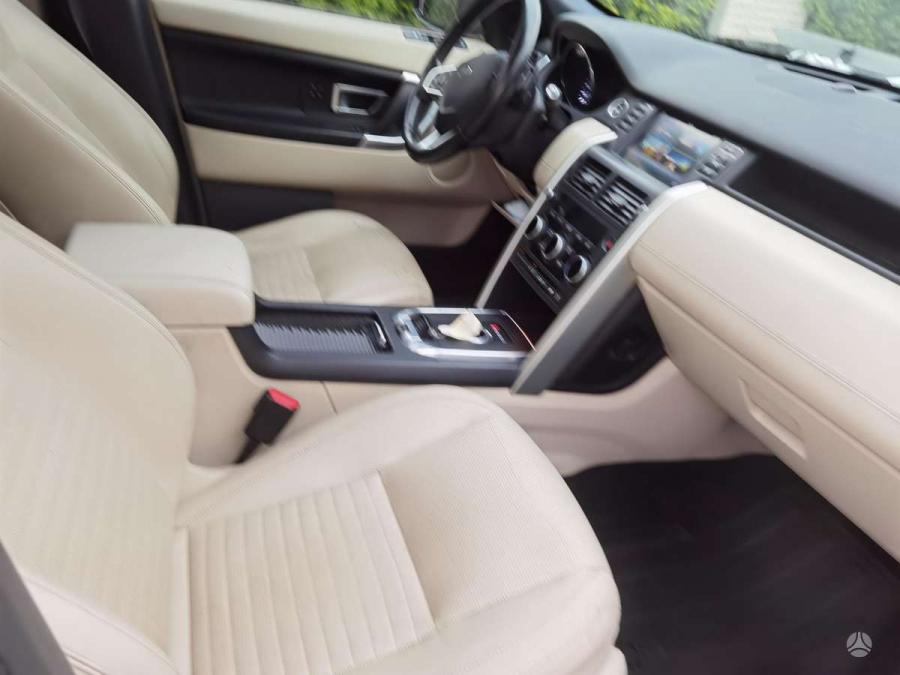 Grey Land Rover Discovery Sport 2015 in Kaunas, with an engine capacity of 2.18 L and mileage of 264 thousand km for 5200 €, photo 17 on AUTOMOTO.COM.LV