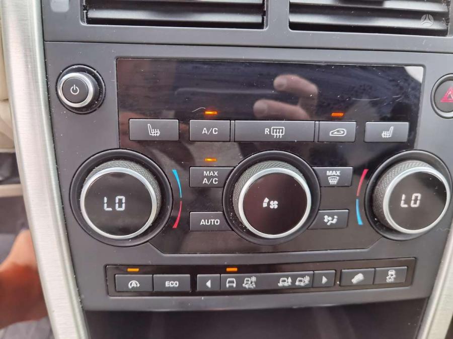 Grey Land Rover Discovery Sport 2015 in Kaunas, with an engine capacity of 2.18 L and mileage of 264 thousand km for 5200 €, photo 26 on AUTOMOTO.COM.LV