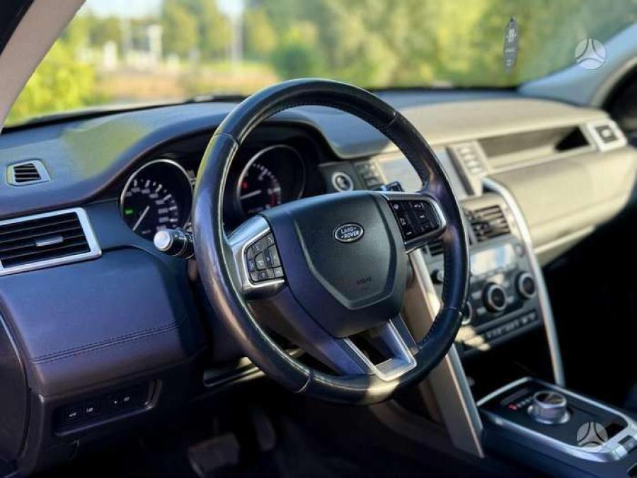 Pelēks Land Rover Discovery Sport 2015 Šauļi, ar dzinēja tilpumu 2.18 L un nobraukumu 213 tūkst. km par 14450 €, foto 31 vietnē AUTOMOTO.COM.LV