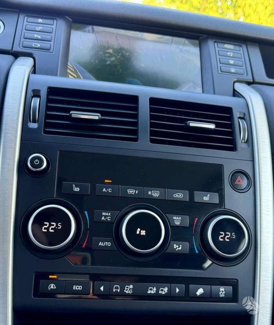Pelēks Land Rover Discovery Sport 2015 Šauļi, ar dzinēja tilpumu 2.18 L un nobraukumu 213 tūkst. km par 14450 €, foto 49 vietnē AUTOMOTO.COM.LV