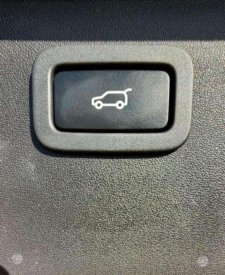 Pelēks Land Rover Discovery Sport 2015 Šauļi, ar dzinēja tilpumu 2.18 L un nobraukumu 213 tūkst. km par 14450 €, foto 54 vietnē AUTOMOTO.COM.LV