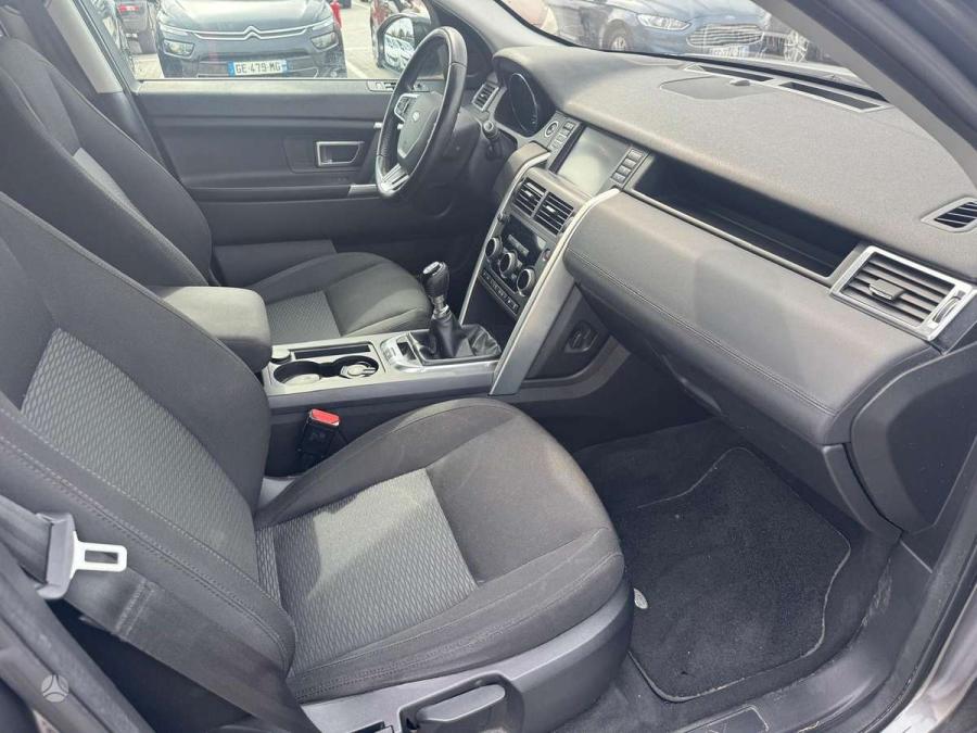 Pelēks Land Rover Discovery Sport 2015 Tauragė, ar dzinēja tilpumu 2.00 L un nobraukumu 212 tūkst. km par 7200 €, foto 10 vietnē AUTOMOTO.COM.LV