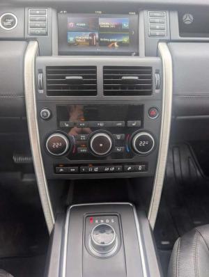 Pelēks Land Rover Discovery Sport 2015 Viļņa, ar dzinēja tilpumu 2.18 L un nobraukumu 196 tūkst. km par 11999 €, foto 6 vietnē AUTOMOTO.COM.LV