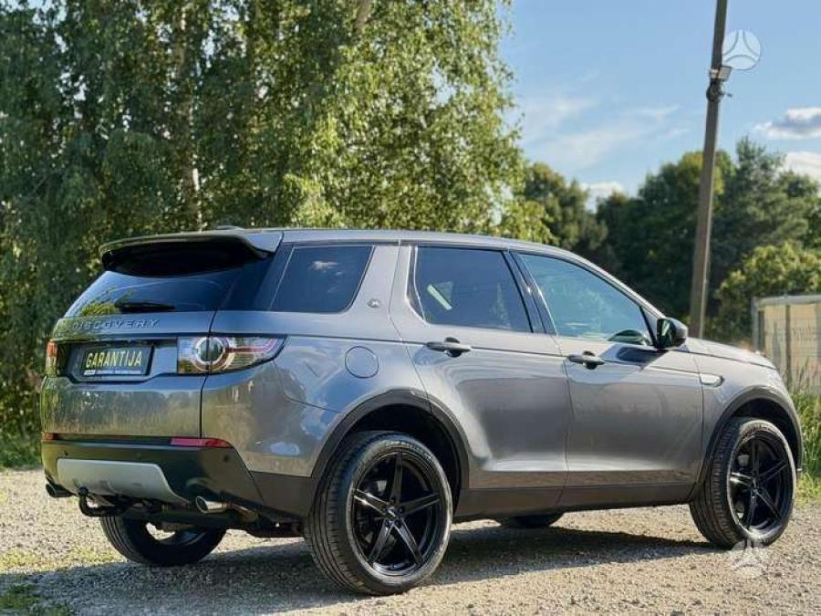 Pelēks Land Rover Discovery Sport 2015 Šauļi, ar dzinēja tilpumu 2.18 L un nobraukumu 213 tūkst. km par 14450 €, foto 5 vietnē AUTOMOTO.COM.LV