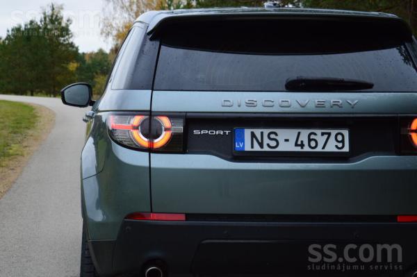 Land Rover Discovery Sport 2015 in Riga on AUTOMOTO.COM.LV Grey Land Rover Discovery Sport 2015 in Riga, with an engine capacity of 2.20 L and mileage of 190 thousand km for 11590 €, photo 6 on AUTOMOTO.COM.LV