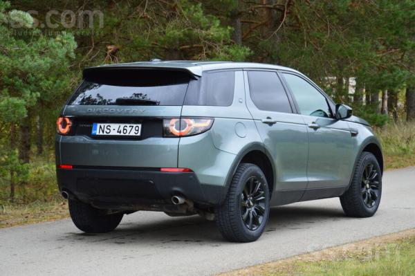Land Rover Discovery Sport 2015 in Riga on AUTOMOTO.COM.LV Grey Land Rover Discovery Sport 2015 in Riga, with an engine capacity of 2.20 L and mileage of 190 thousand km for 11590 €, photo 7 on AUTOMOTO.COM.LV