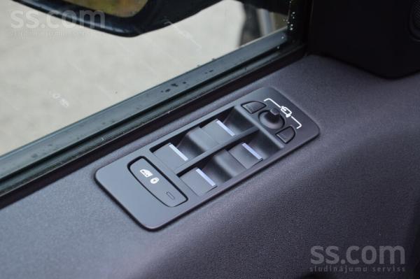 Land Rover Discovery Sport 2015 in Riga on AUTOMOTO.COM.LV Grey Land Rover Discovery Sport 2015 in Riga, with an engine capacity of 2.20 L and mileage of 190 thousand km for 11590 €, photo 10 on AUTOMOTO.COM.LV
