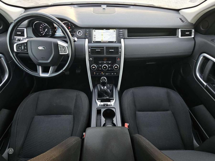Grey Land Rover Discovery Sport 2015 in Taurage, with an engine capacity of 2.00 L and mileage of 212 thousand km for 6700 €, photo 8 on AUTOMOTO.COM.LV