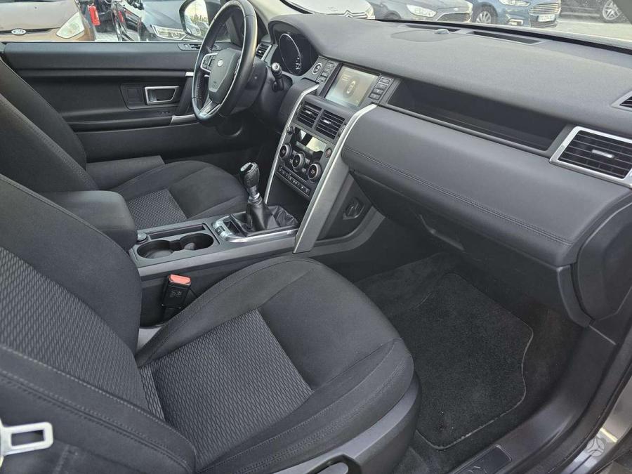 Grey Land Rover Discovery Sport 2015 in Taurage, with an engine capacity of 2.00 L and mileage of 212 thousand km for 6700 €, photo 10 on AUTOMOTO.COM.LV