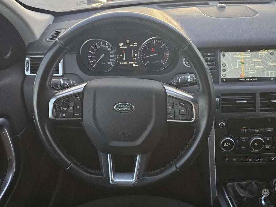 Grey Land Rover Discovery Sport 2015 in Taurage, with an engine capacity of 2.00 L and mileage of 212 thousand km for 6700 €, photo 12 on AUTOMOTO.COM.LV