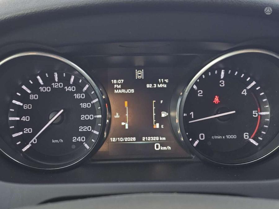 Grey Land Rover Discovery Sport 2015 in Taurage, with an engine capacity of 2.00 L and mileage of 212 thousand km for 6700 €, photo 15 on AUTOMOTO.COM.LV
