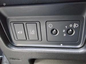 Grey Land Rover Discovery Sport 2015 in Taurage, with an engine capacity of 2.00 L and mileage of 212 thousand km for 6700 €, photo 16 on AUTOMOTO.COM.LV