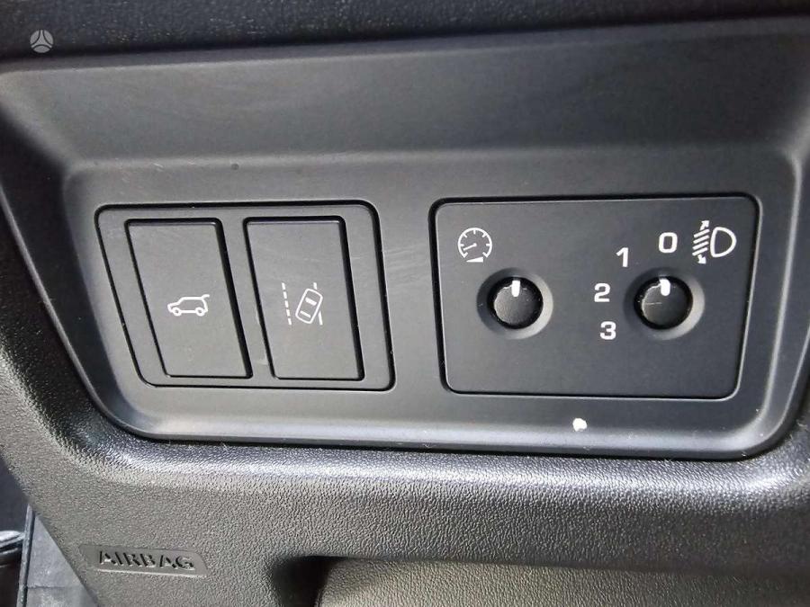 Grey Land Rover Discovery Sport 2015 in Taurage, with an engine capacity of 2.00 L and mileage of 212 thousand km for 6700 €, photo 16 on AUTOMOTO.COM.LV