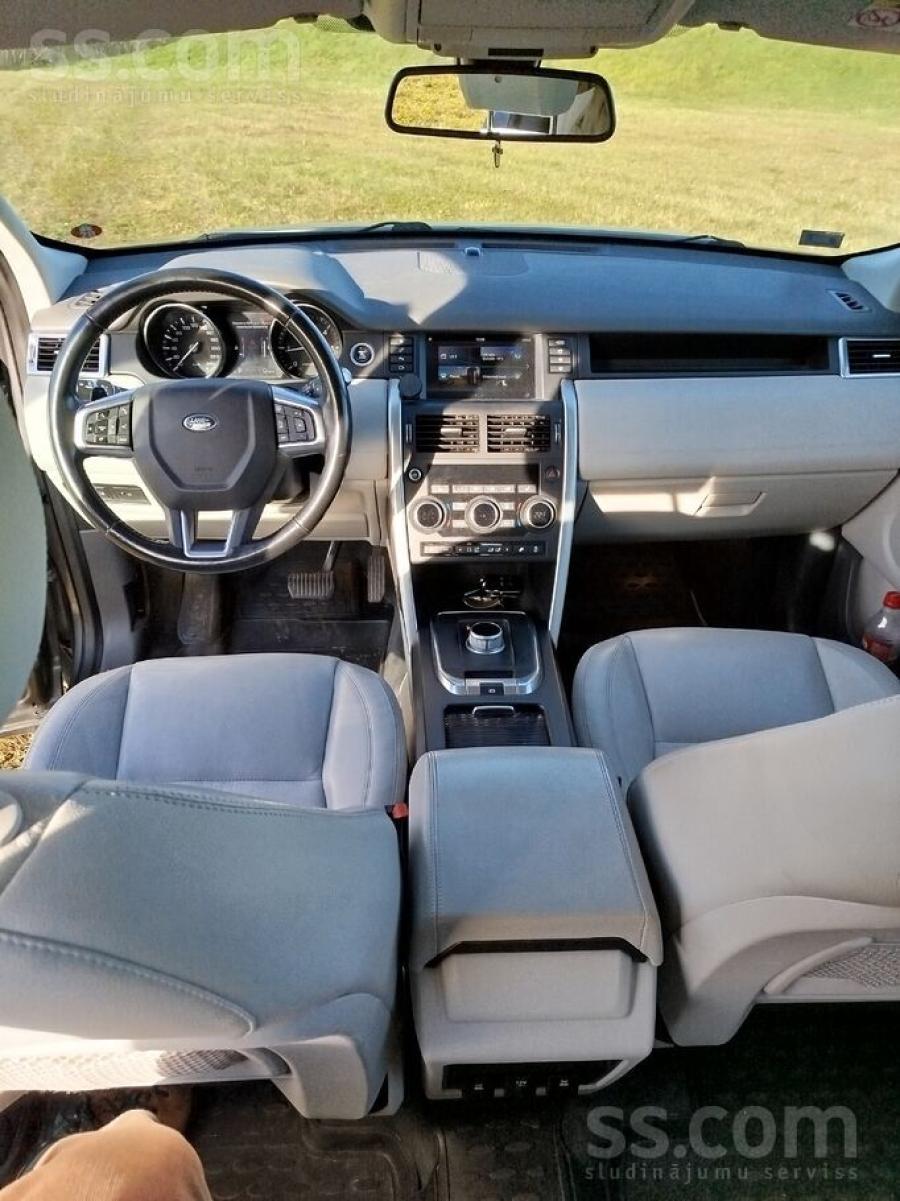 Pelēks Land Rover Discovery Sport 2016 Rīga, ar dzinēja tilpumu 2.00 L un nobraukumu 203 tūkst. km par 11000 €, foto 3 vietnē AUTOMOTO.COM.LV