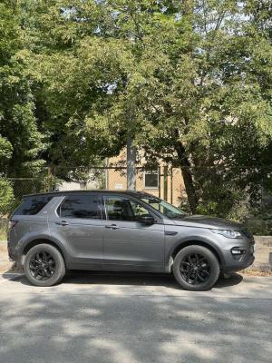 Pelēks Land Rover Discovery Sport 2016 Viļņa, ar dzinēja tilpumu 2.00 L un nobraukumu 181 tūkst. km par 7500 €, foto  vietnē AUTOMOTO.COM.LV