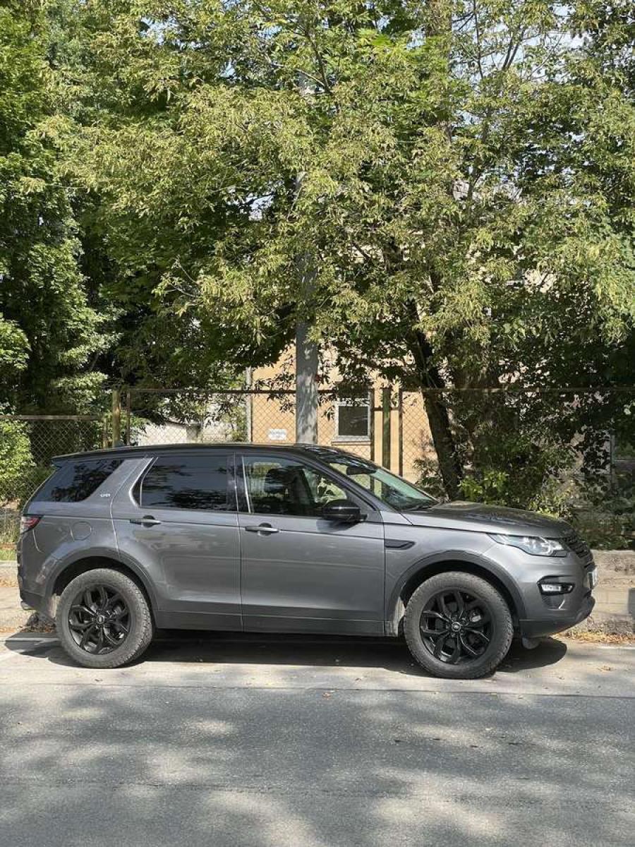 Grey Land Rover Discovery Sport 2016 in Vilnius, with an engine capacity of 2.00 L and mileage of 181 thousand km for 7500 €, photo 1 on AUTOMOTO.COM.LV