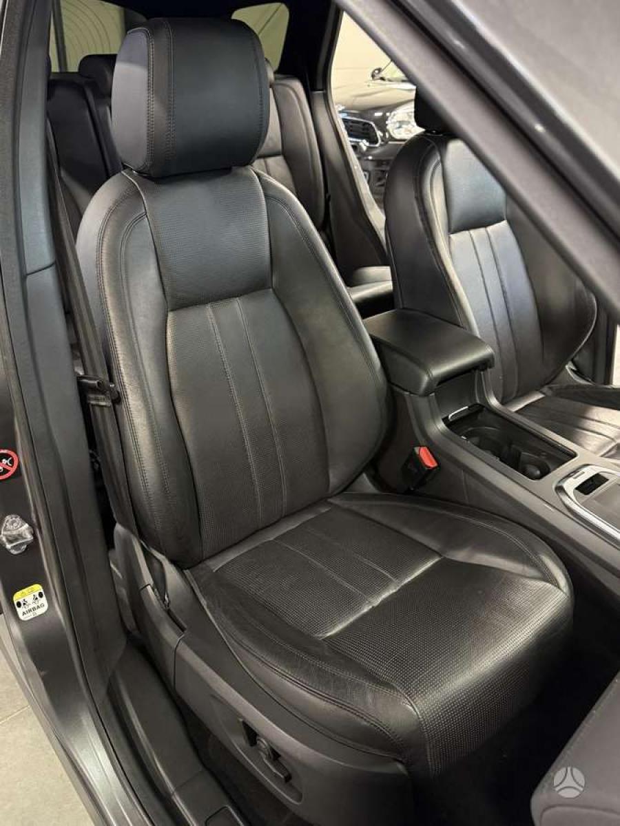 Grey Land Rover Discovery Sport 2016 in Marijampole, with an engine capacity of 2.00 L and mileage of 213 thousand km for 10500 €, photo 16 on AUTOMOTO.COM.LV