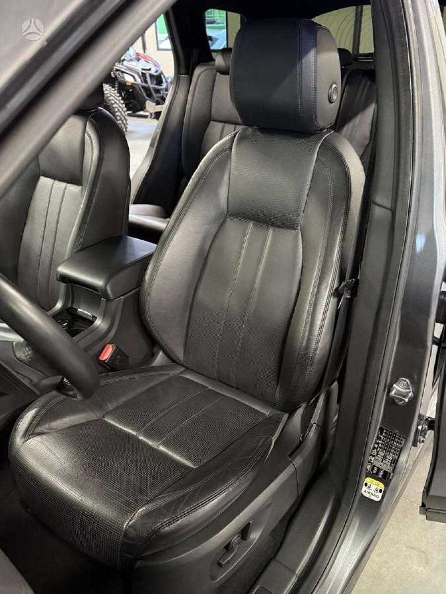 Grey Land Rover Discovery Sport 2016 in Marijampole, with an engine capacity of 2.00 L and mileage of 213 thousand km for 10500 €, photo 19 on AUTOMOTO.COM.LV