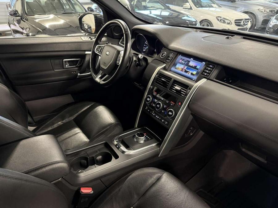 Grey Land Rover Discovery Sport 2016 in Marijampole, with an engine capacity of 2.00 L and mileage of 213 thousand km for 10500 €, photo 32 on AUTOMOTO.COM.LV
