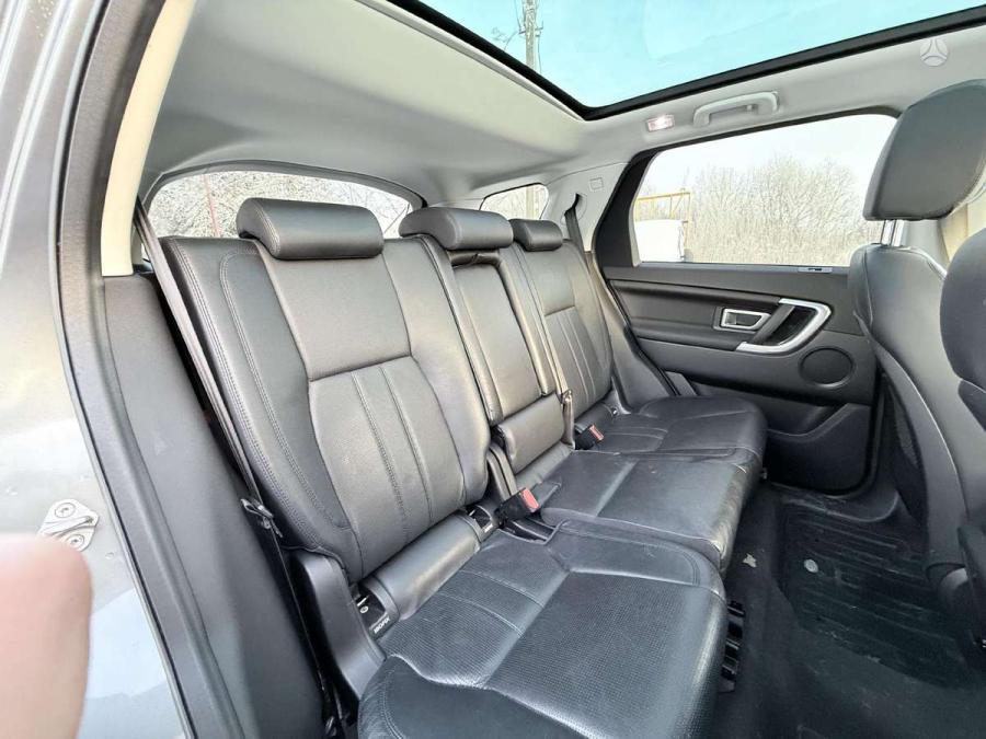 Pelēks Land Rover Discovery Sport 2016 Šauļi, ar dzinēja tilpumu 2.00 L un nobraukumu 155 tūkst. km par 10900 €, foto 25 vietnē AUTOMOTO.COM.LV