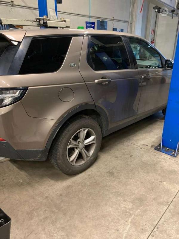 Grey Land Rover Discovery Sport 2016 in Kaunas, with an engine capacity of 2.00 L and mileage of 136 thousand km for 5950 €, photo 4 on AUTOMOTO.COM.LV