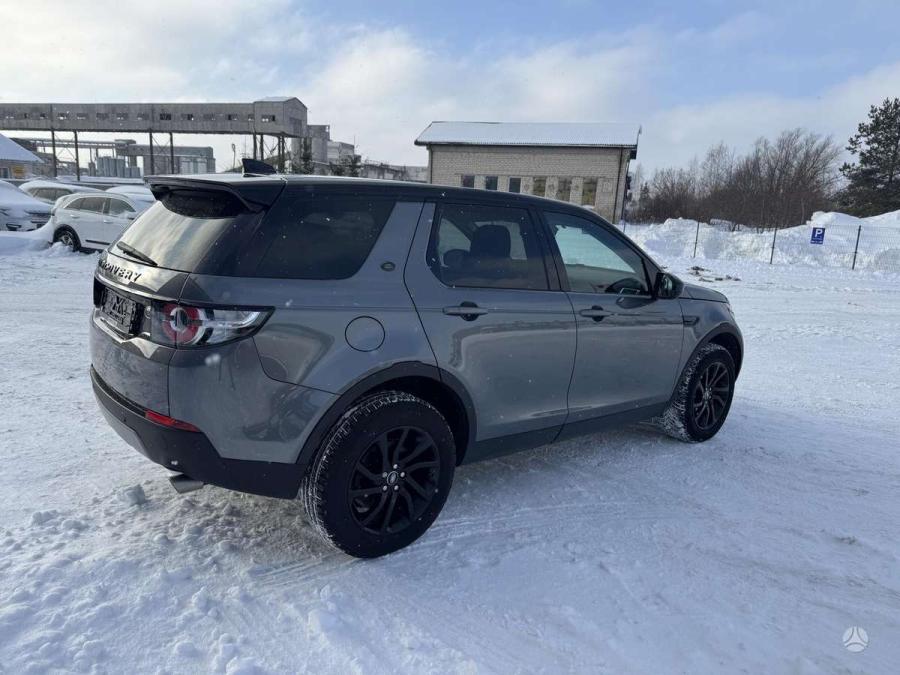 Pelēks Land Rover Discovery Sport 2016 Telšiai, ar dzinēja tilpumu 2.00 L un nobraukumu 207 tūkst. km par 9700 €, foto 8 vietnē AUTOMOTO.COM.LV