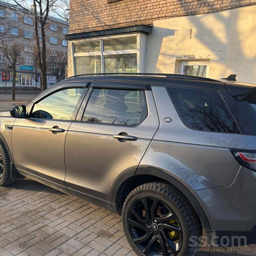 Grey Land Rover Discovery Sport 2016 in Rezekne, with an engine capacity of 2.00 L and mileage of 250 thousand km for 13500 €, photo 2 on AUTOMOTO.COM.LV