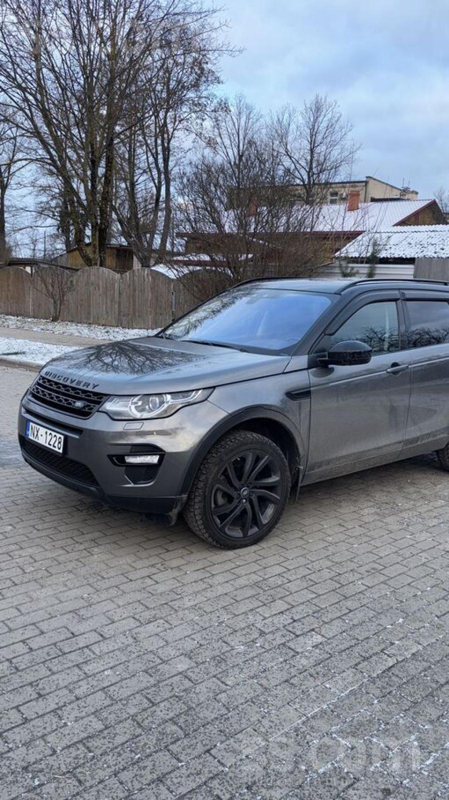Grey Land Rover Discovery Sport 2016 in Rezekne, with an engine capacity of 2.00 L and mileage of 250 thousand km for 13500 €, photo 8 on AUTOMOTO.COM.LV