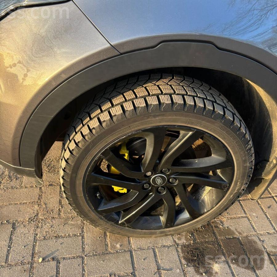 Grey Land Rover Discovery Sport 2016 in Rezekne, with an engine capacity of 2.00 L and mileage of 250 thousand km for 13500 €, photo 13 on AUTOMOTO.COM.LV
