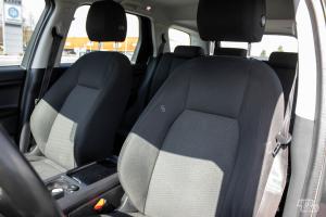 Pelēks Land Rover Discovery Sport 2016 Kauņa, ar dzinēja tilpumu 2.00 L un nobraukumu 140 tūkst. km par 8300 €, foto 12 vietnē AUTOMOTO.COM.LV