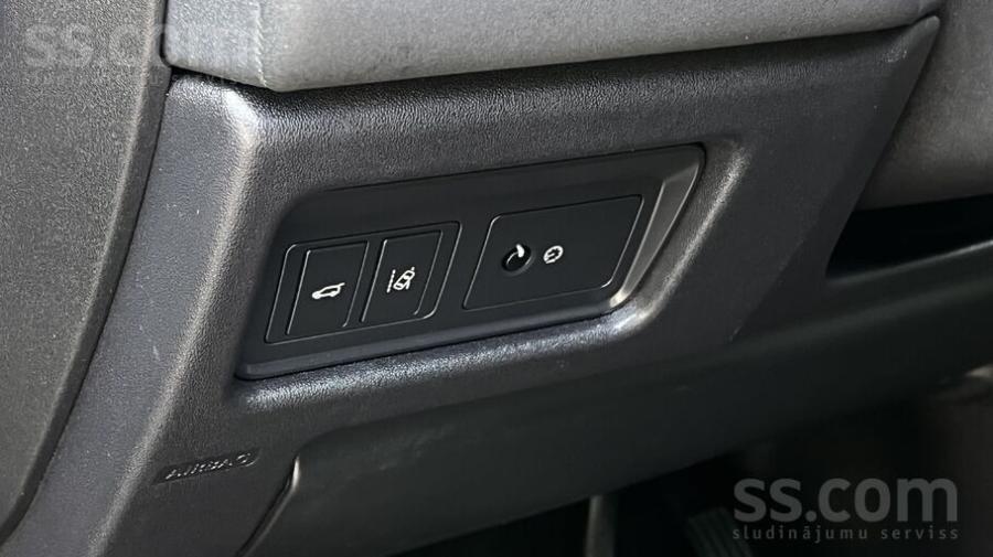 Серый Ленд Ровер Discovery Sport 2016 в Елгава, объемом двигателя 2.00 л и пробегом 260 тыс. км за 12800 €, фото 11 на AUTOMOTO.COM.LV
