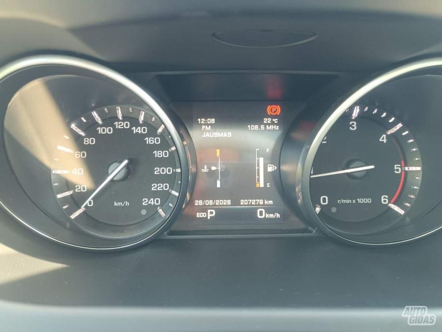 Pelēks Land Rover Discovery Sport 2016 Kretinga, ar dzinēja tilpumu 2.00 L un nobraukumu 207 tūkst. km par 10900 €, foto 12 vietnē AUTOMOTO.COM.LV