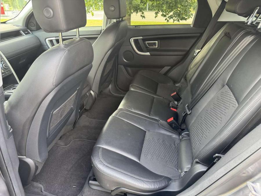Grey Land Rover Discovery Sport 2016 in Taurage, with an engine capacity of 2.00 L and mileage of 155 thousand km for 8900 €, photo 10 on AUTOMOTO.COM.LV