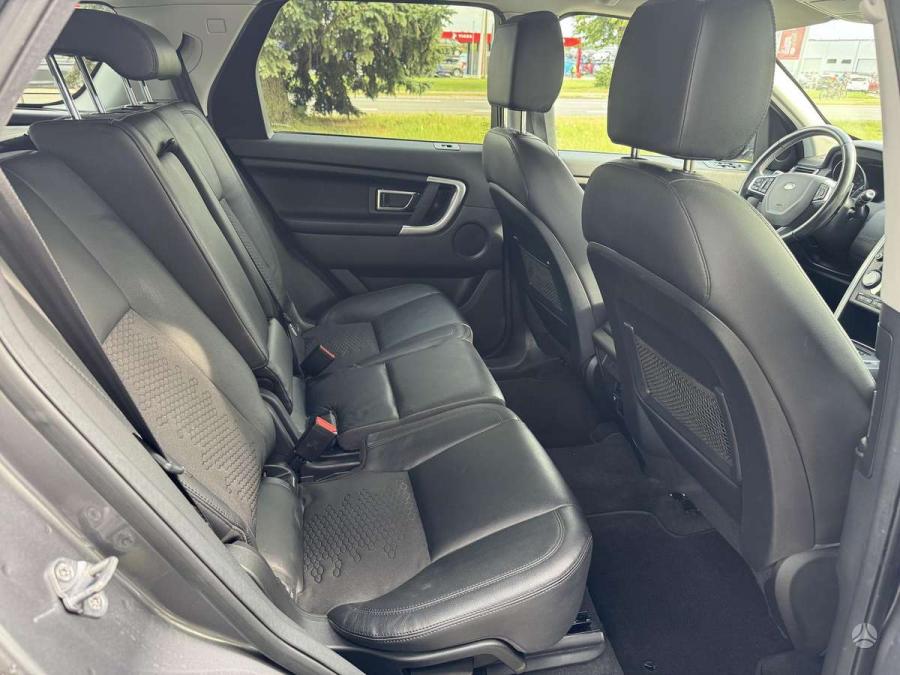 Grey Land Rover Discovery Sport 2016 in Taurage, with an engine capacity of 2.00 L and mileage of 155 thousand km for 8900 €, photo 14 on AUTOMOTO.COM.LV