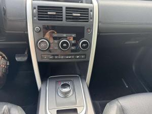 Grey Land Rover Discovery Sport 2016 in Taurage, with an engine capacity of 2.00 L and mileage of 155 thousand km for 8900 €, photo 16 on AUTOMOTO.COM.LV
