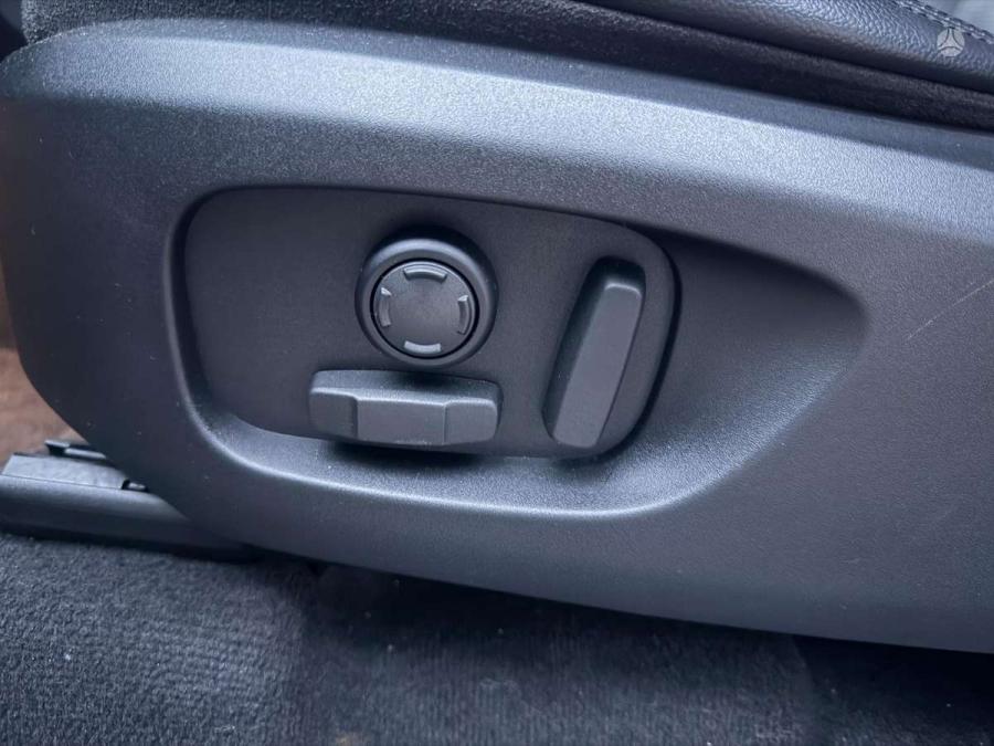 Grey Land Rover Discovery Sport 2016 in Utena, with an engine capacity of 2.00 L and mileage of 244 thousand km for 9900 €, photo 25 on AUTOMOTO.COM.LV