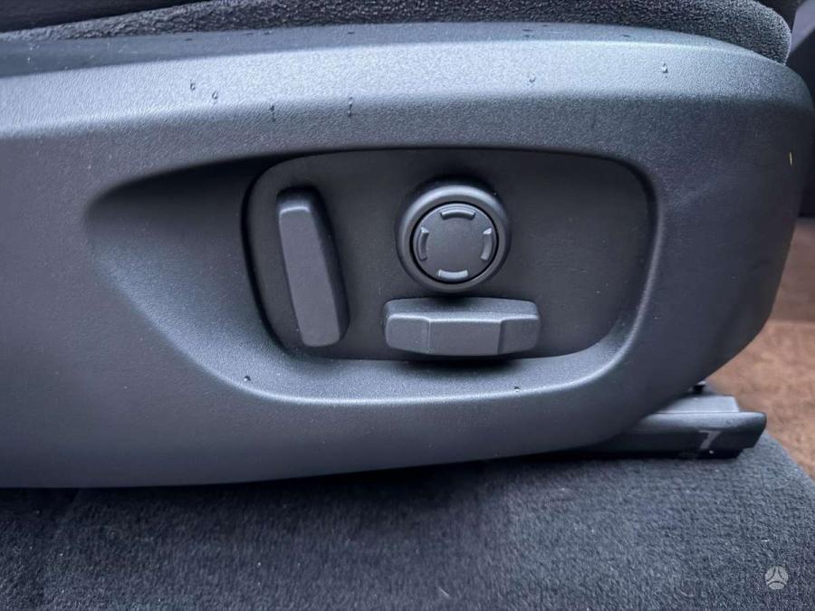 Grey Land Rover Discovery Sport 2016 in Utena, with an engine capacity of 2.00 L and mileage of 244 thousand km for 9900 €, photo 30 on AUTOMOTO.COM.LV