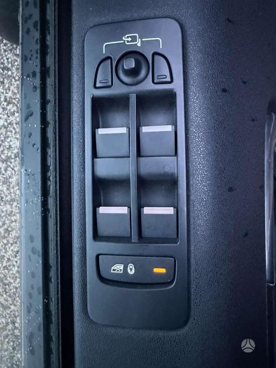 Grey Land Rover Discovery Sport 2016 in Utena, with an engine capacity of 2.00 L and mileage of 244 thousand km for 9900 €, photo 42 on AUTOMOTO.COM.LV