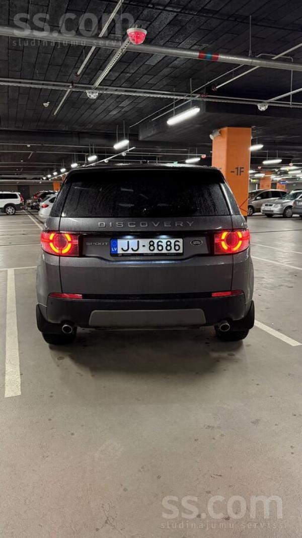 Grey Land Rover Discovery Sport 2016 in Riga, with an engine capacity of 2.00 L and mileage of 144 thousand km for 12000 €, photo 4 on AUTOMOTO.COM.LV